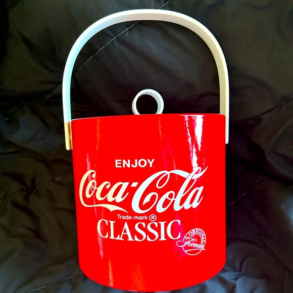 Coca Cola | Kitchen | Collector Cocacola International Ice Bucket ...